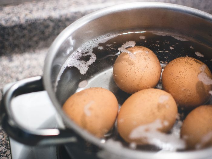 Cum sa prepari cele mai delicioase Oua Benedict fara efort - cumsa.ro Cum sa prepari cele mai delicioase Oua Benedict fara efort - cumsa.ro