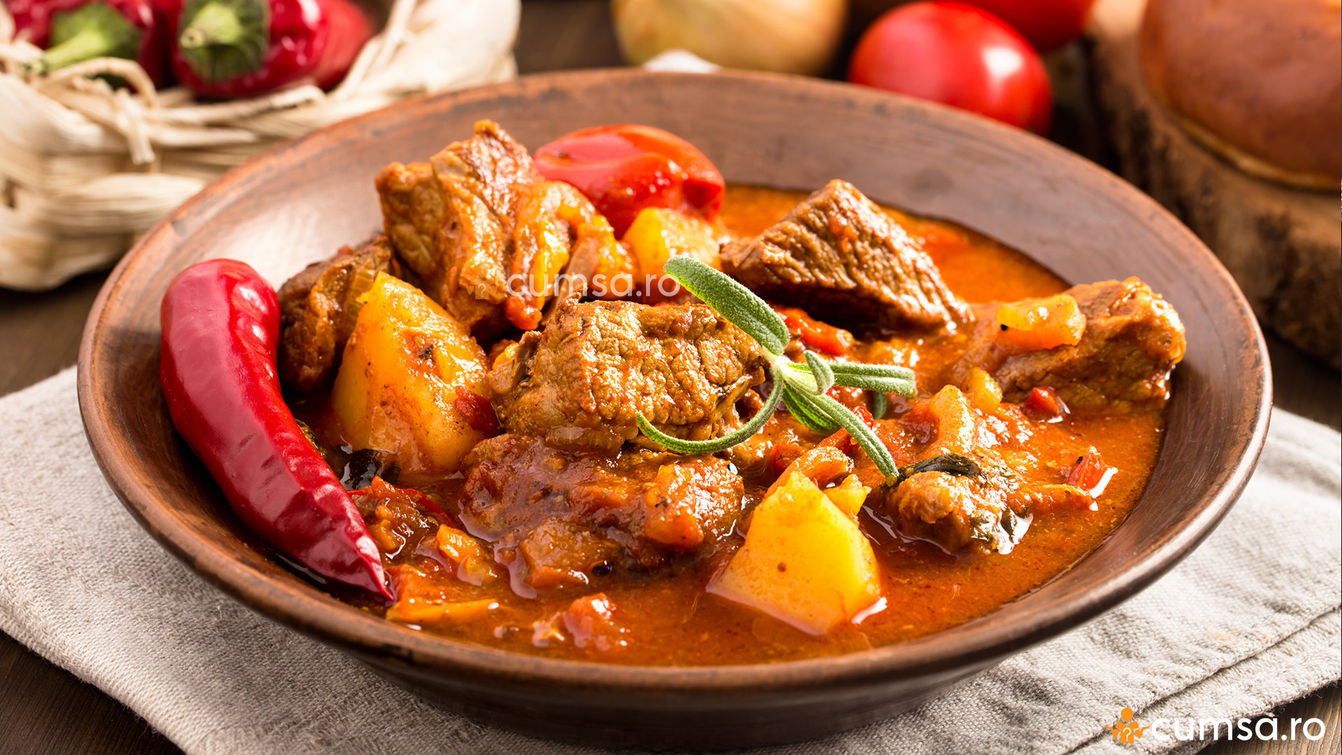 Cum sa faci gulas unguresc cu carne de porc. Cea mai buna reteta ...