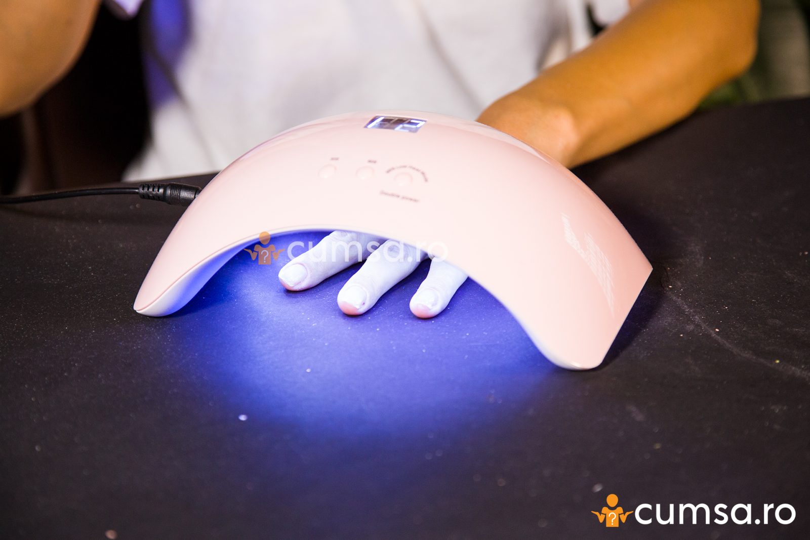 Cum sa iti faci unghiile cu oja semipermanenta la tine acasa - cumsa.ro