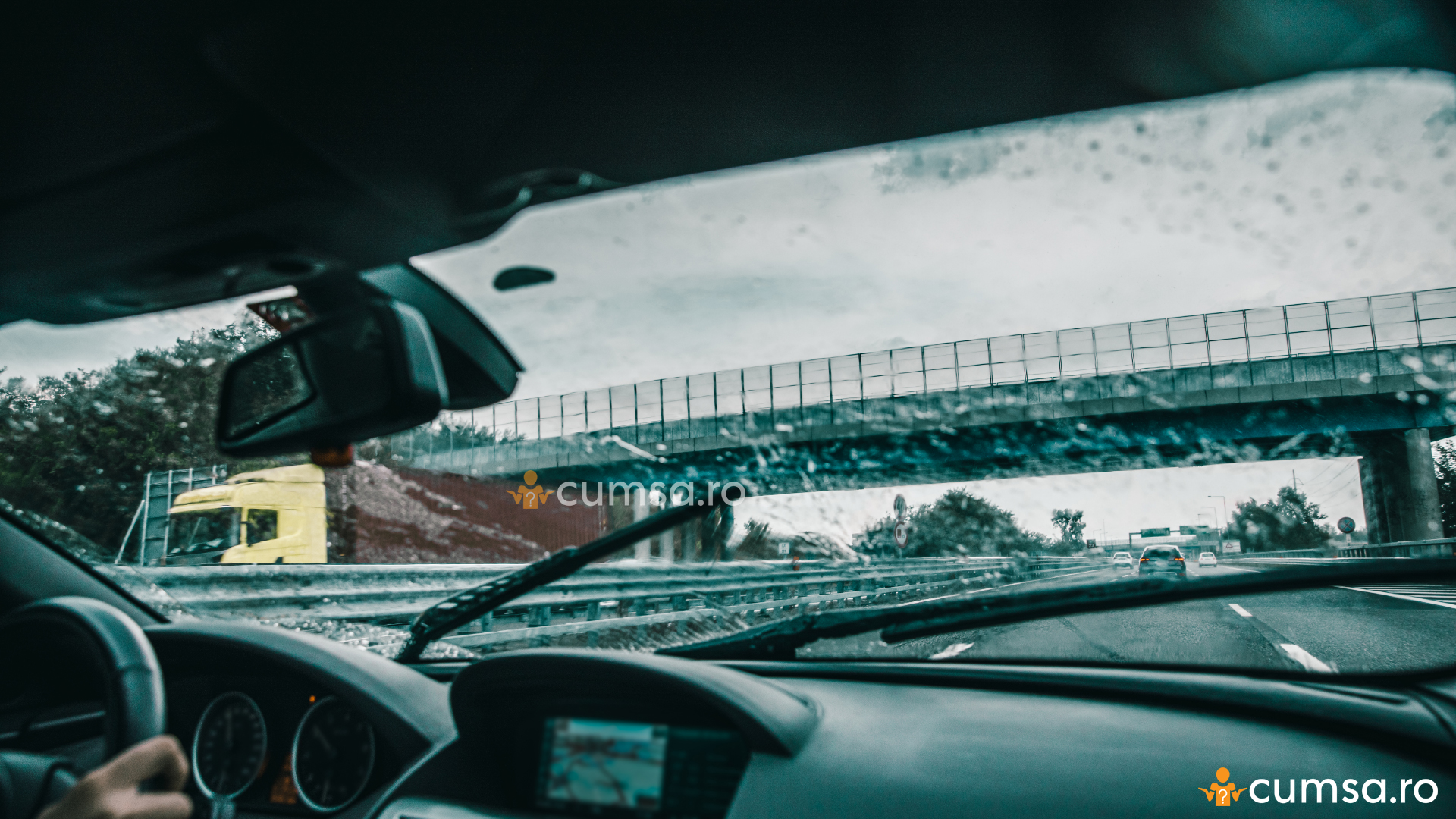 Cum sa conduci in siguranta pe ploaie, daca esti sofer incepator - cumsa.ro