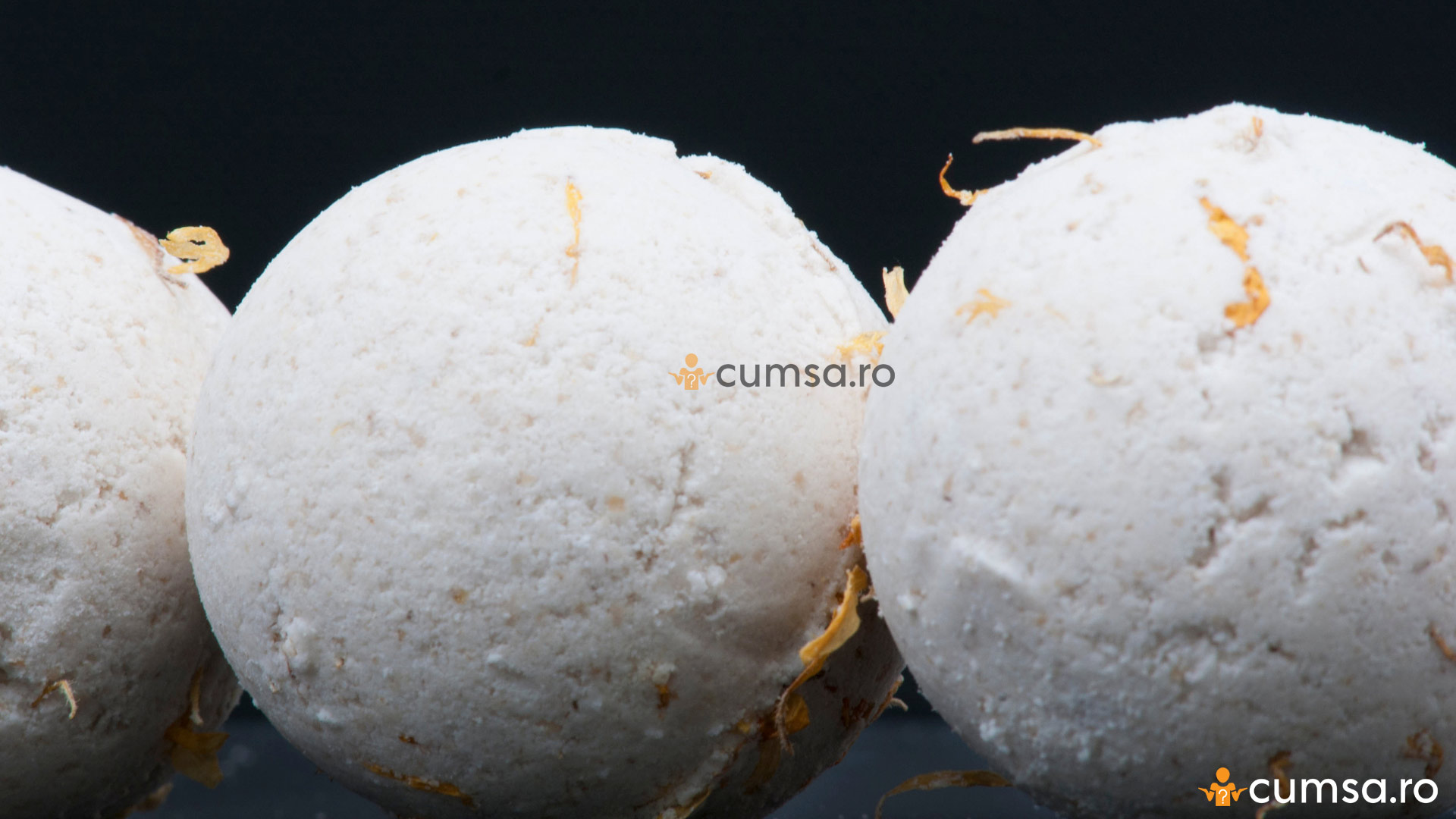 Cum sa faci o bila efervescenta pentru a curata toaleta - cumsa.ro