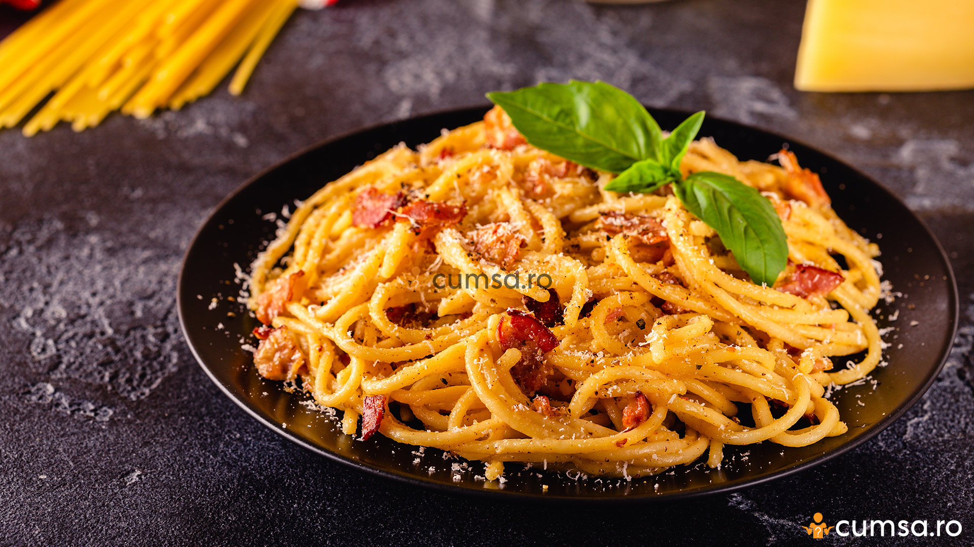 Reteta de paste carbonara. Cum se prepara sosul si ce ingrediente iti ...