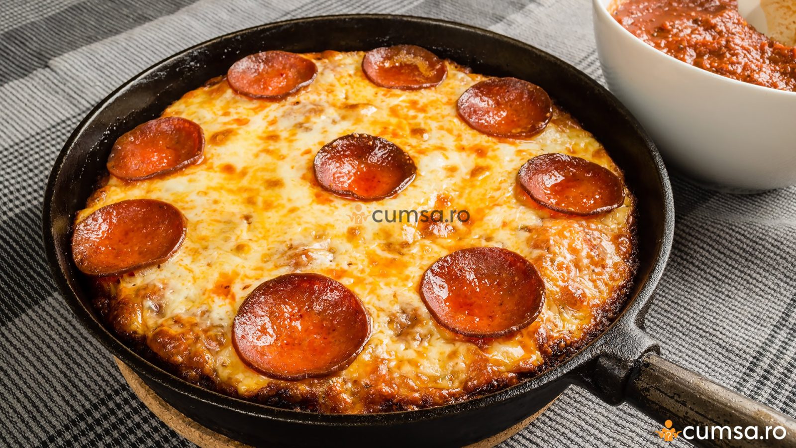 Pizza la tigaie. Cum sa o faci in doar 10 minute - cumsa.ro