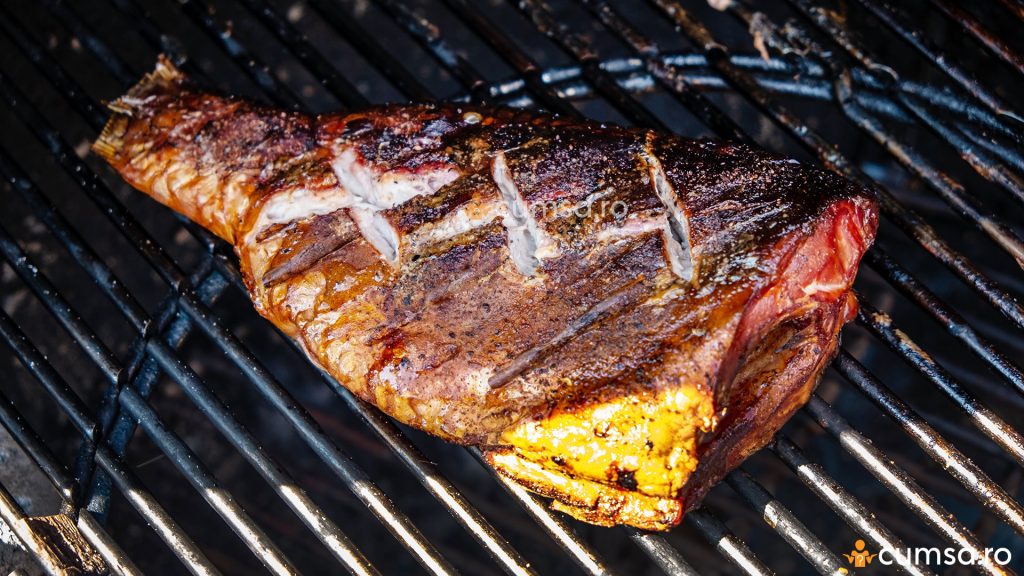 Crap la gratar. Cum sa il pregatesti pentru a iesi gustos - cumsa.ro