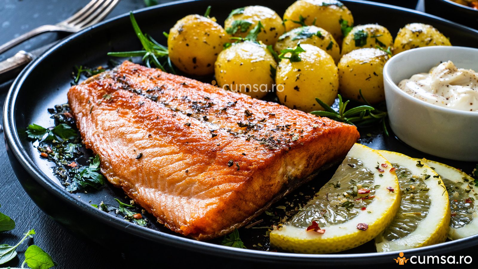 Cum sa prepari somon cu cartofi la cuptor. Cea mai buna reteta - cumsa.ro