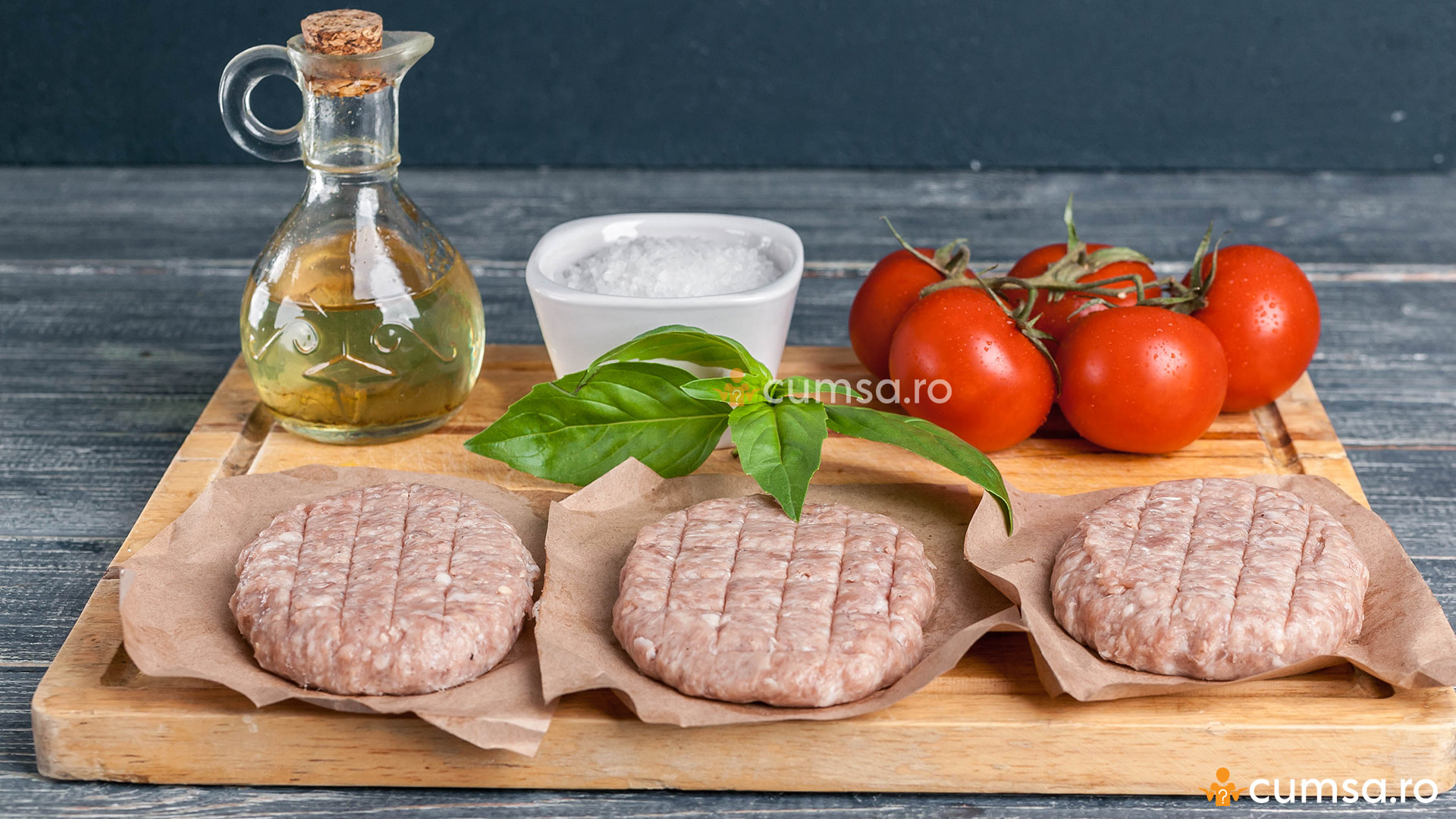 Reteta hamburger pui. Cum sa il pregatesti si ce ingrediente sa ...