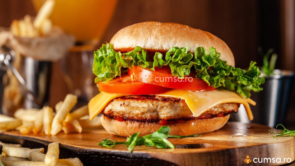 Reteta hamburger pui. Cum sa il pregatesti si ce ingrediente sa ...