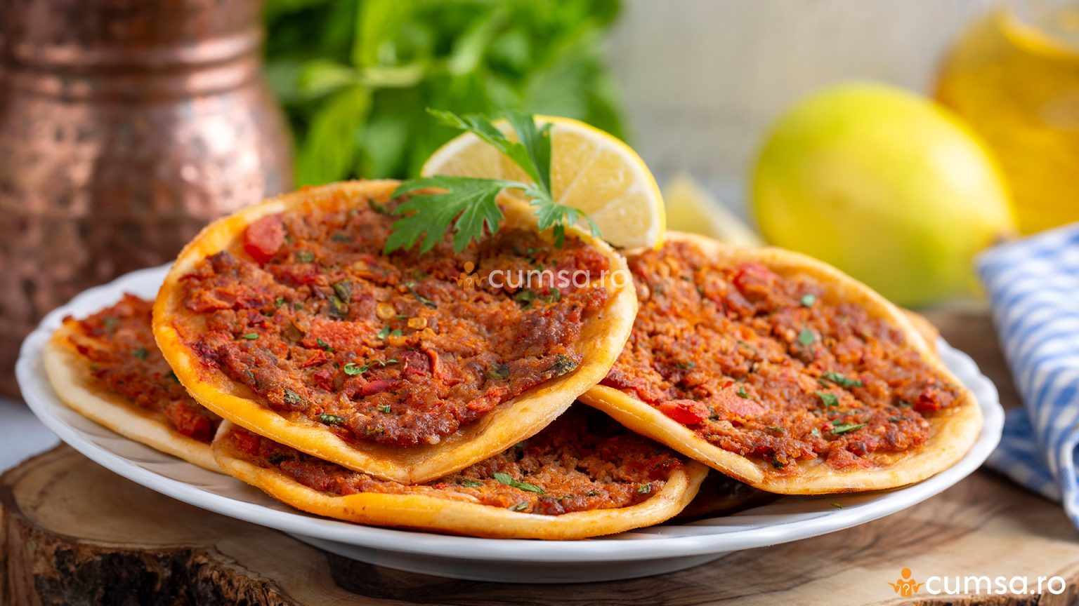 Reteta lahmacun. Cum sa faci pizza turceasca - cumsa.ro