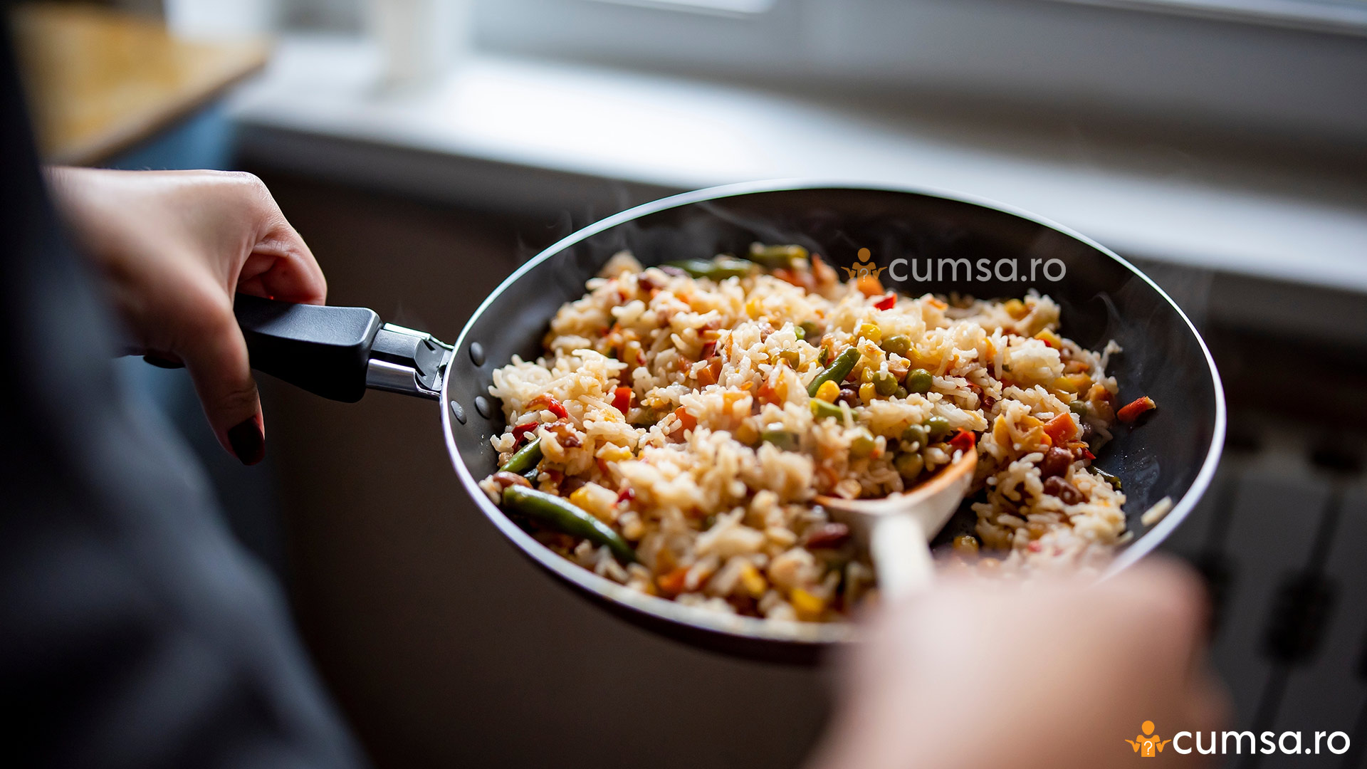 Cum sa faci orez prajit in stil chinezesc. Reteta si lista cu ...