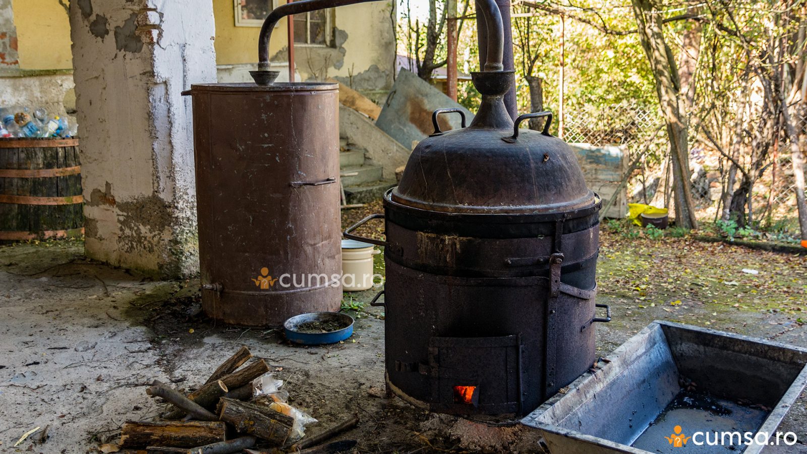 Cu ce se curata arsura de pe cazanul de tuica. Cum sa il faci sa arate ...