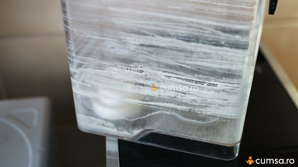 Cu ce se curata calcarul de pe plastic. Cum sa il indepartezi si care ...