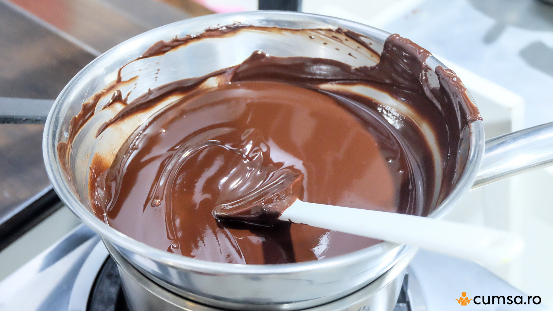 Topirea ciocolatei. Care sunt pasii si cum sa o faci in mod corect ...